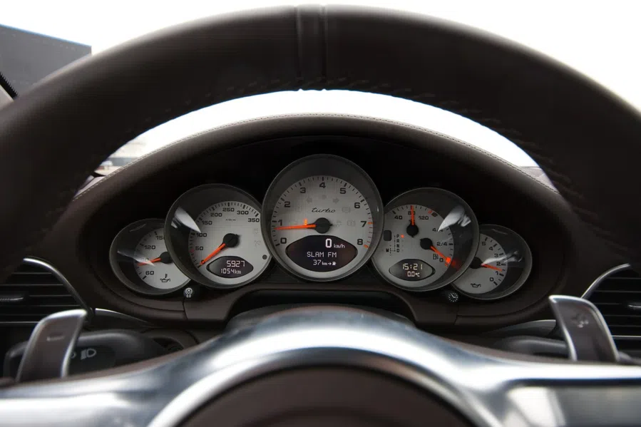 Kies maar: Porsche 911 Turbo of Nissan GT-R