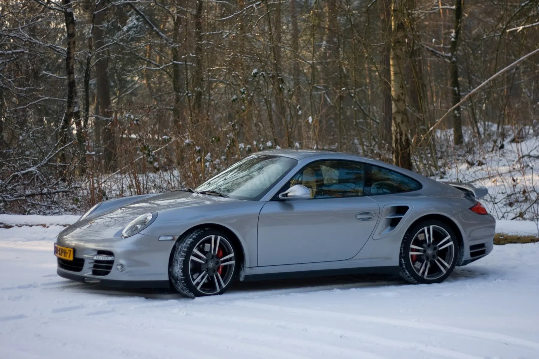 Kies maar: Porsche 911 Turbo of Nissan GT-R