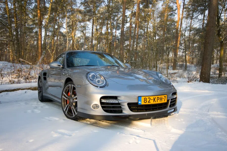 Kies maar: Porsche 911 Turbo of Nissan GT-R