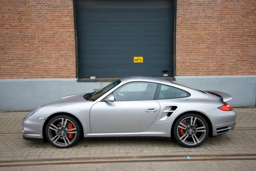 Kies maar: Porsche 911 Turbo of Nissan GT-R