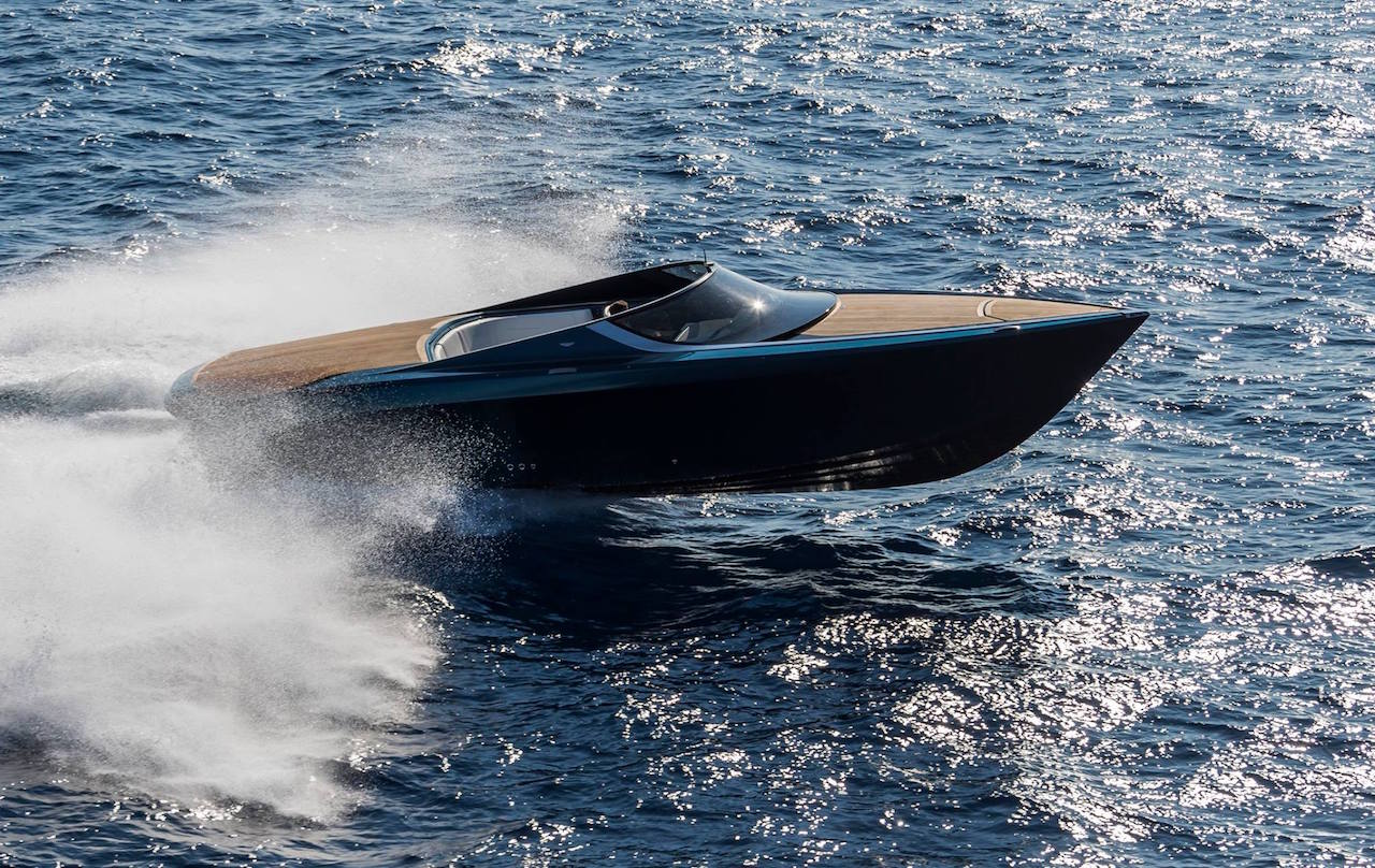 Dit is de nieuwe AM37 powerboat van Aston Martin