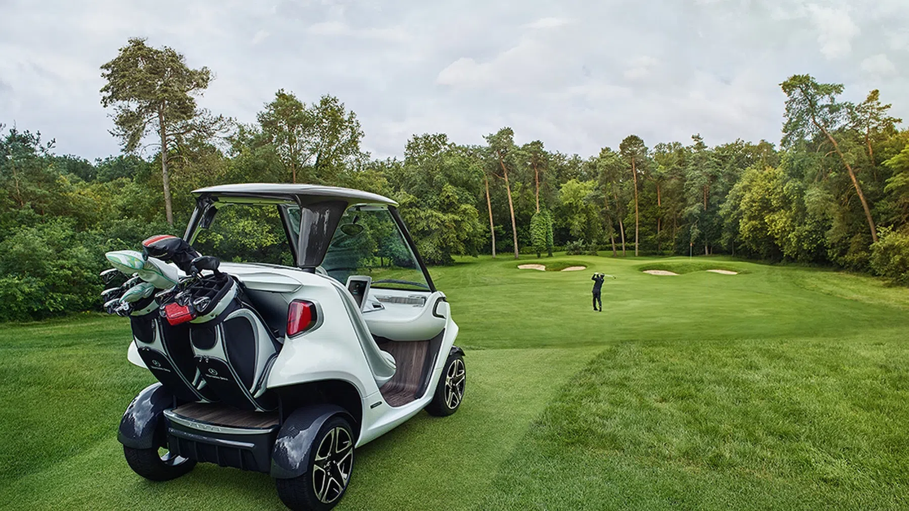 Deze golfkar is duurder dan een Aston Martin