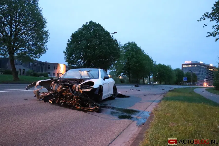 Van wie is deze Porsche Panamera in Nieuwegein?