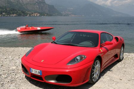 Dat kan harder! Ferrari powerboot breekt 2 records