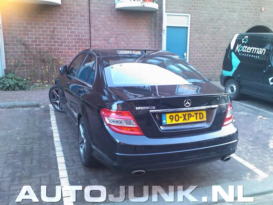 Mercedes Benz C320 met Brabus logo? XD