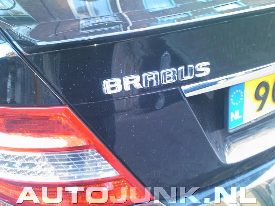 Mercedes Benz C320 met Brabus logo? XD