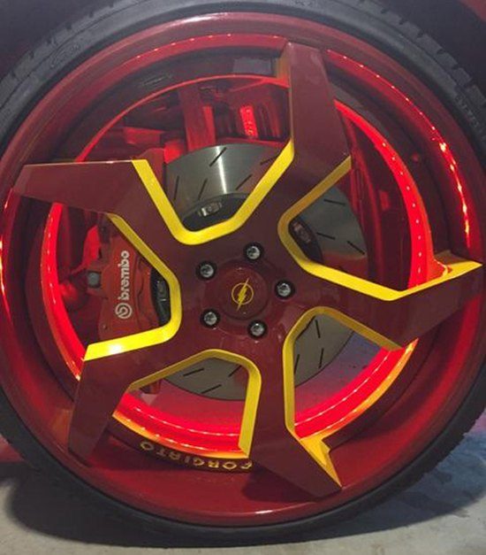 Basketballer transformeert Hellcat in superheld Flash