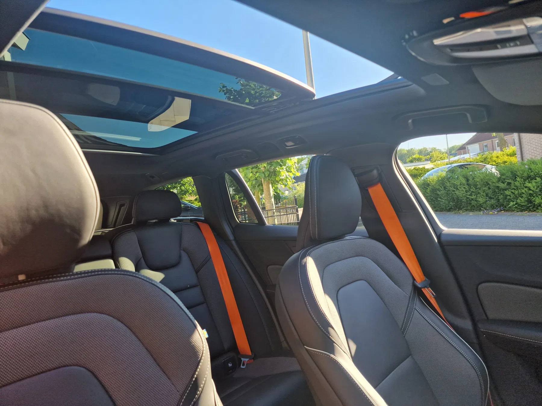 V60 2025 VAPOUR_Grey OrangeTones