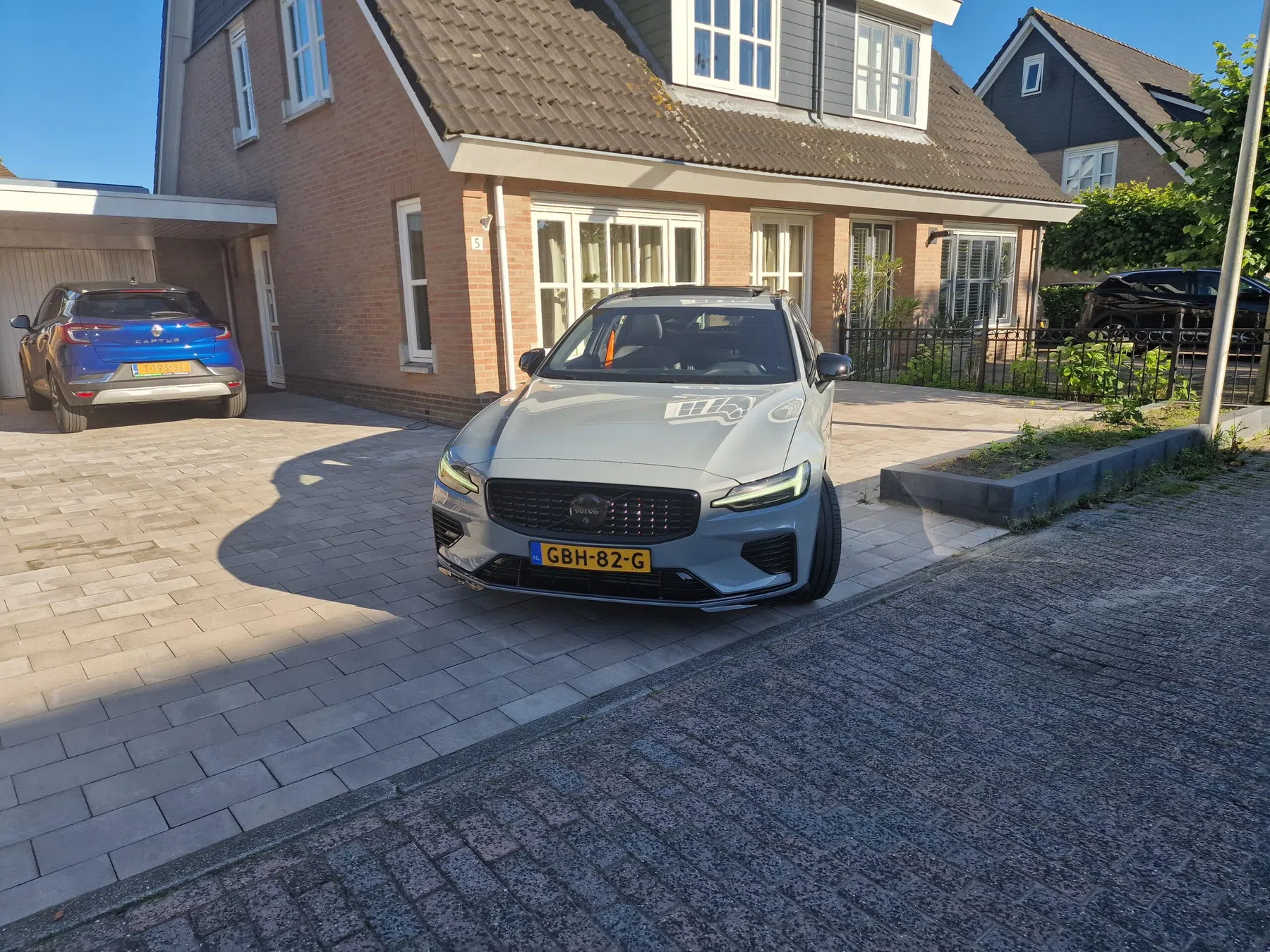V60 2025 VAPOUR_Grey OrangeTones