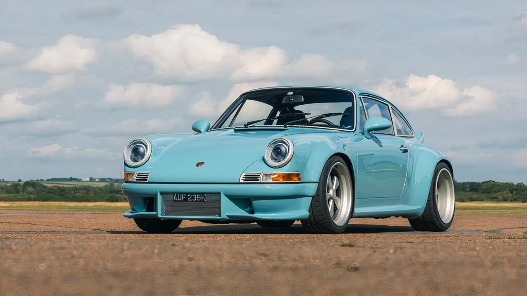 Deze babyblauwe 911 kan 10.000 toeren draaien