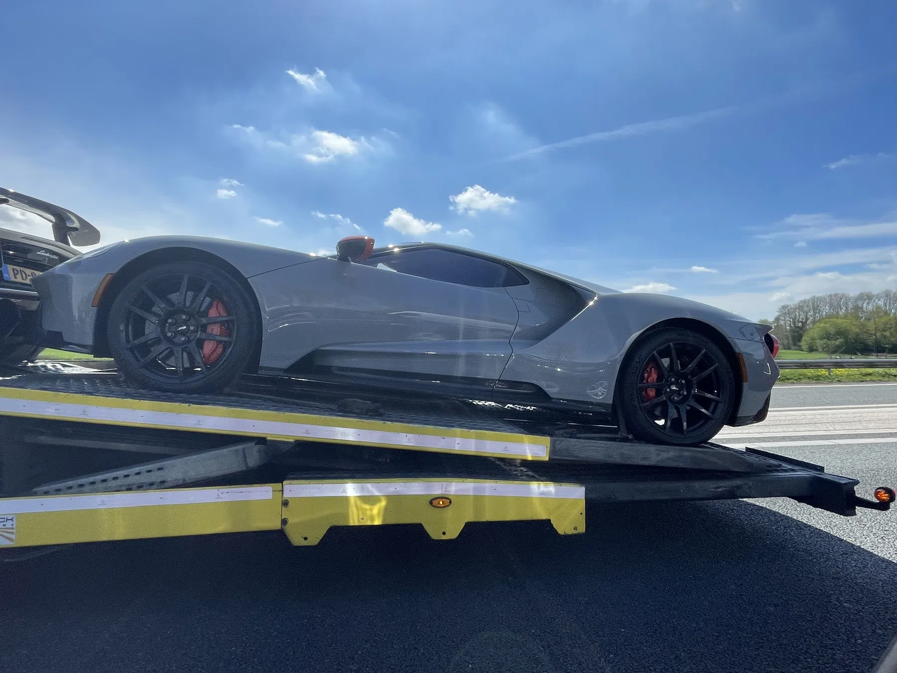 Ford GT, Lamborghini Revuelto, Aventador SV..