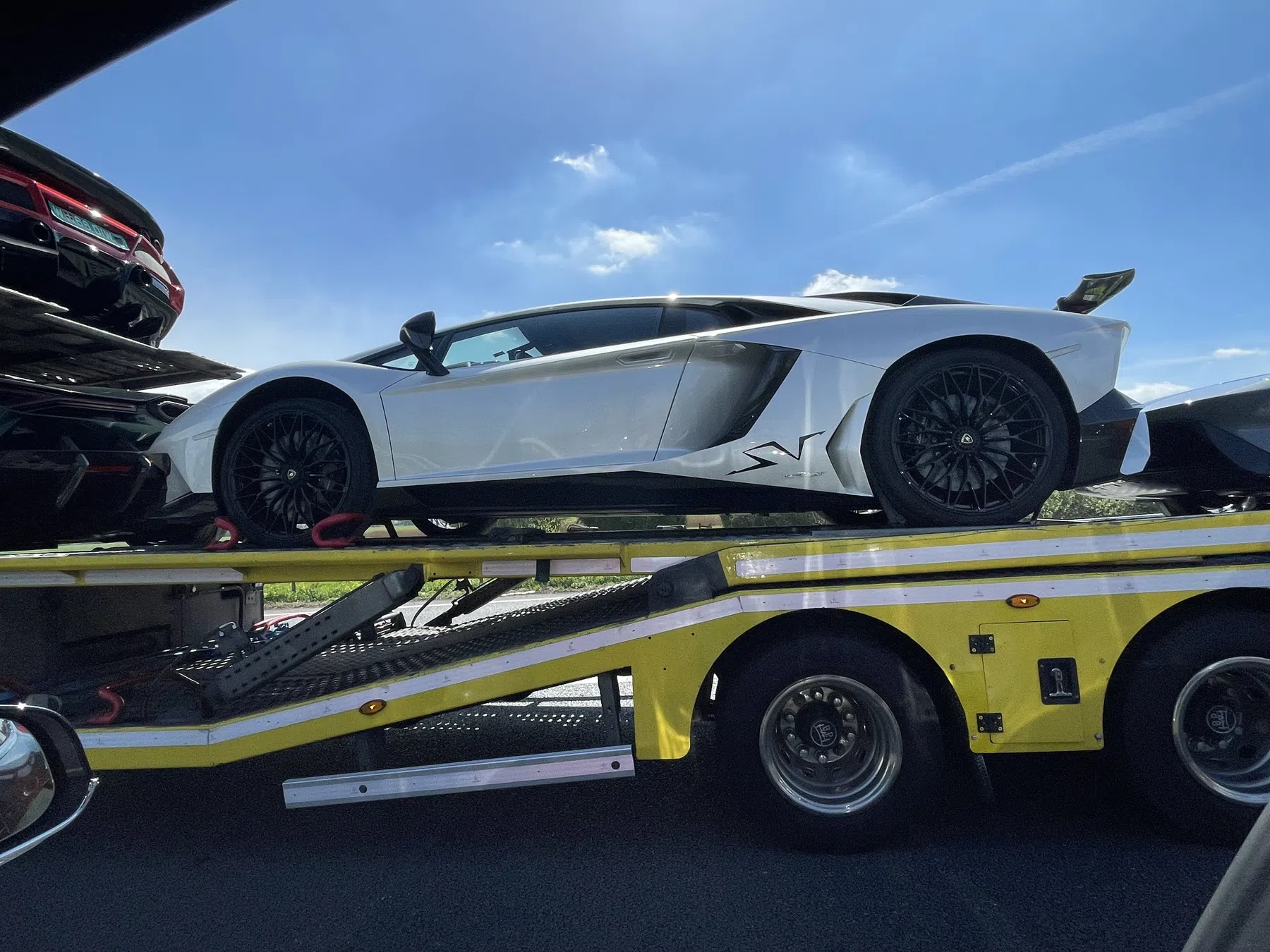 Ford GT, Lamborghini Revuelto, Aventador SV..