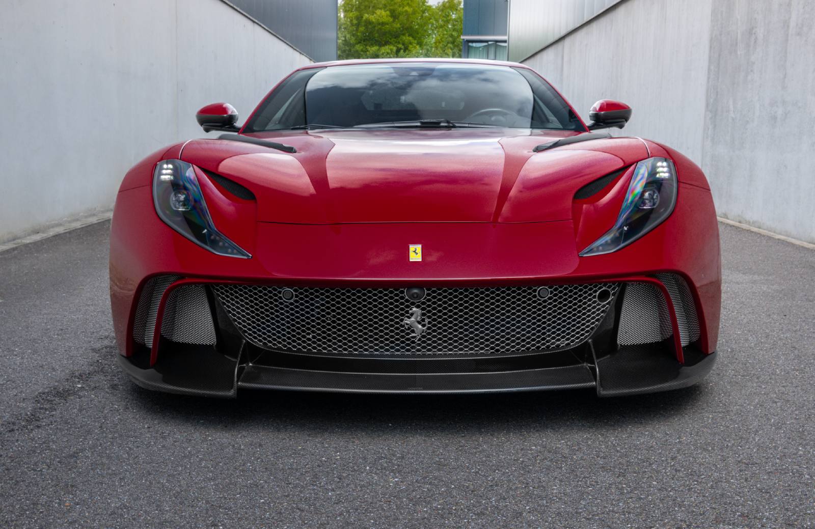 VIDEO: unieke Ferrari 812 N-Largo S blaast door Rotterdam