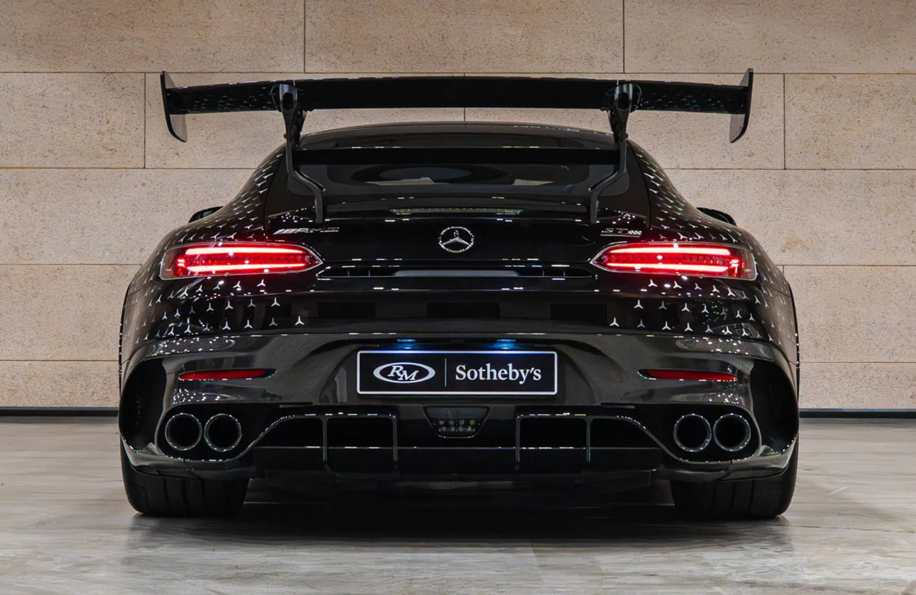 Koop deze AMG One en krijg er een bijpassende AMG GT Black Series bij!