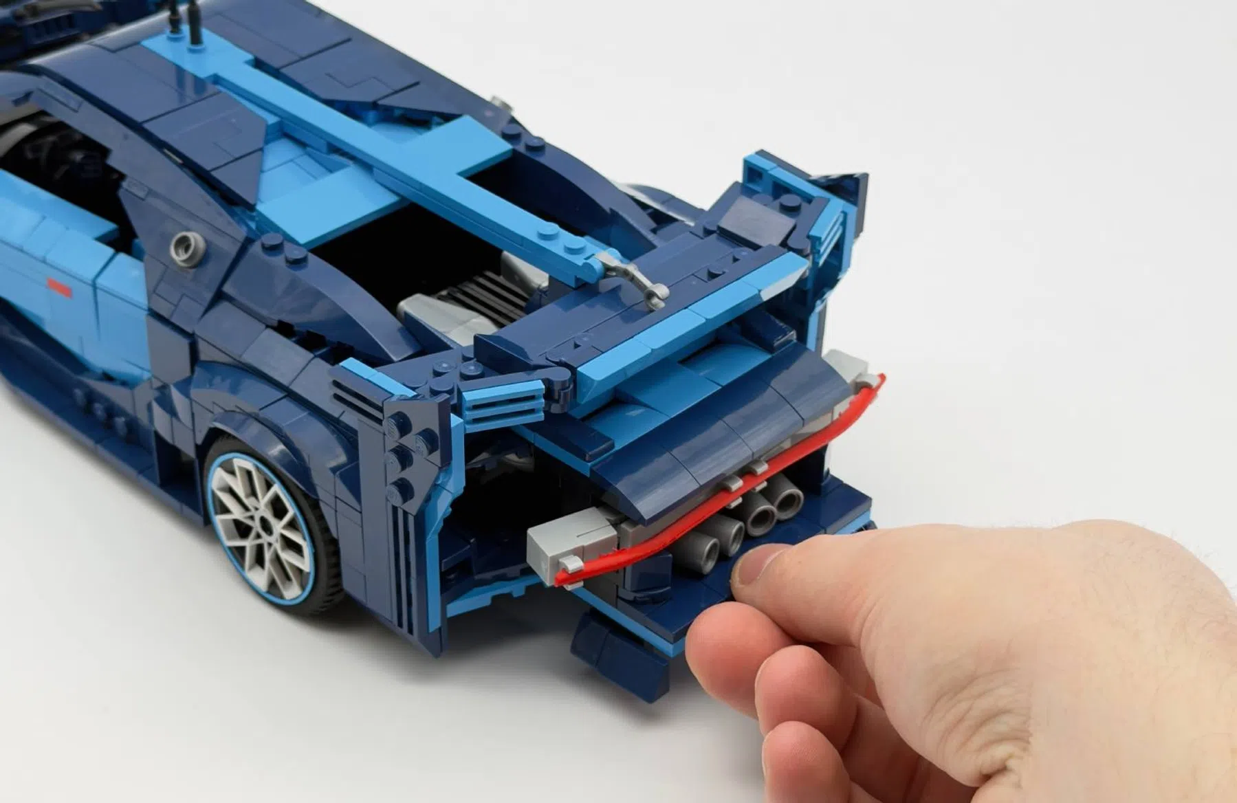 Jouw eigen auto van LEGO? Dankzij deze Nederlandse autoliefhebber kan het!