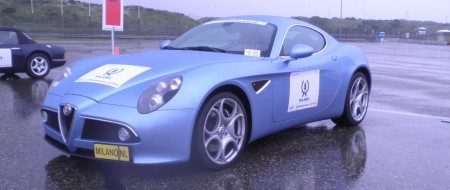 Video: Avio Blu Metallic Alfa Romeo 8C Competizione