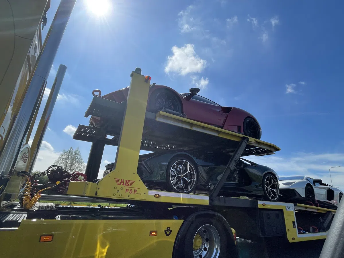 Ford GT, Lamborghini Revuelto, Aventador SV..
